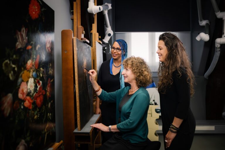 Where Science Meets Art: Presenting Technical Material in Museum Galleries - CODART